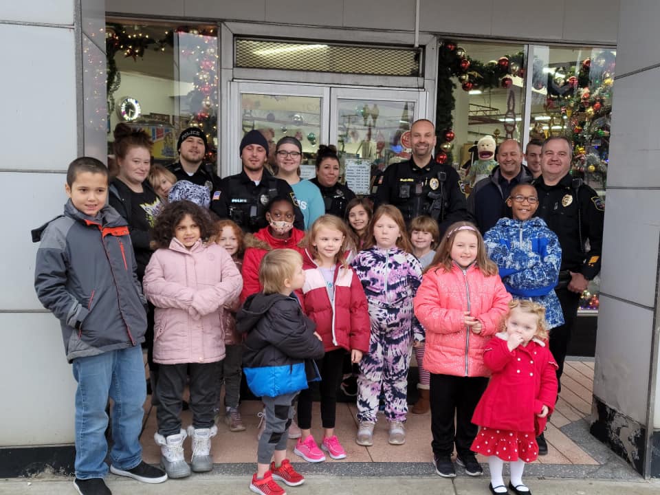 Bridgeport FOP, FOPA bring Christmas to local kids | News, Sports, Jobs ...